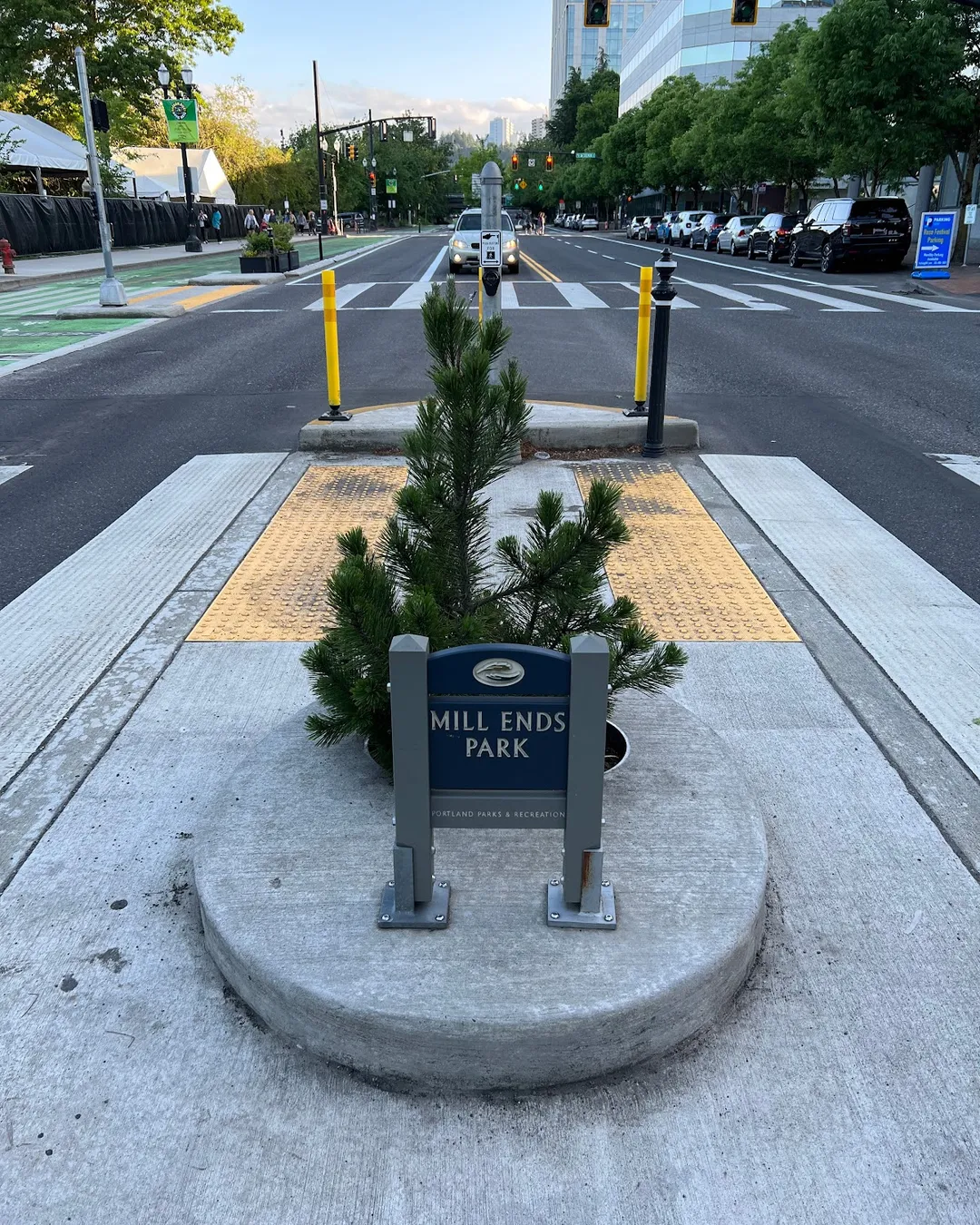 Worlds Smallest Park Portland Mill Ends Park Dethroned As World’s